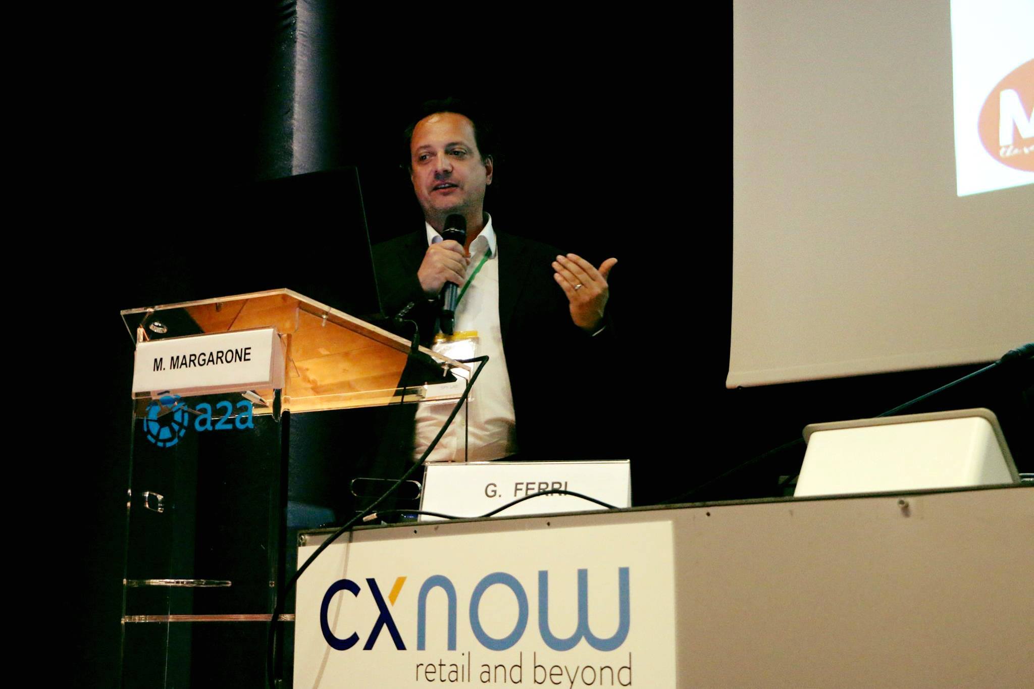 CX NOW: SELFIE MARKETING AS A FOCAL POINT OF THE CUSTOMER EXPERIENCE - SPX Lab